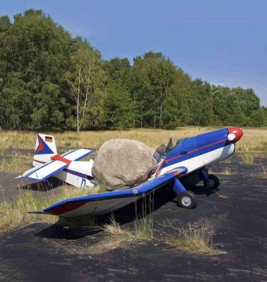 Fear of Landing – Small Plane Gets Stoned