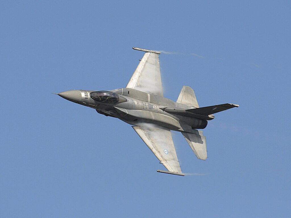 Fear of Landing – How to tell an F-16 Fighting Falcon from a ...