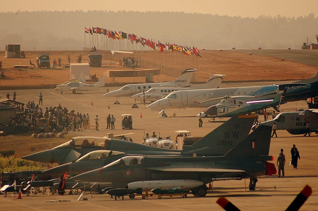 Fear of Landing – How to tell an F-16 Fighting Falcon from a ...